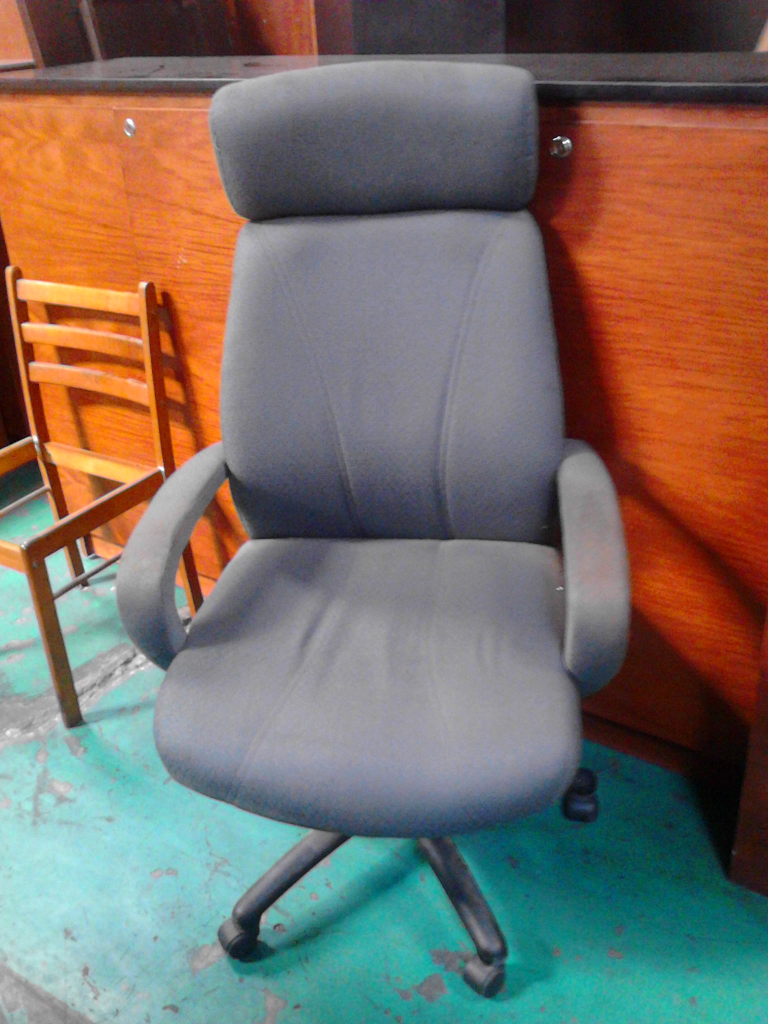 EXECUTIVE CHAIR | Used Office Furniture Philippines